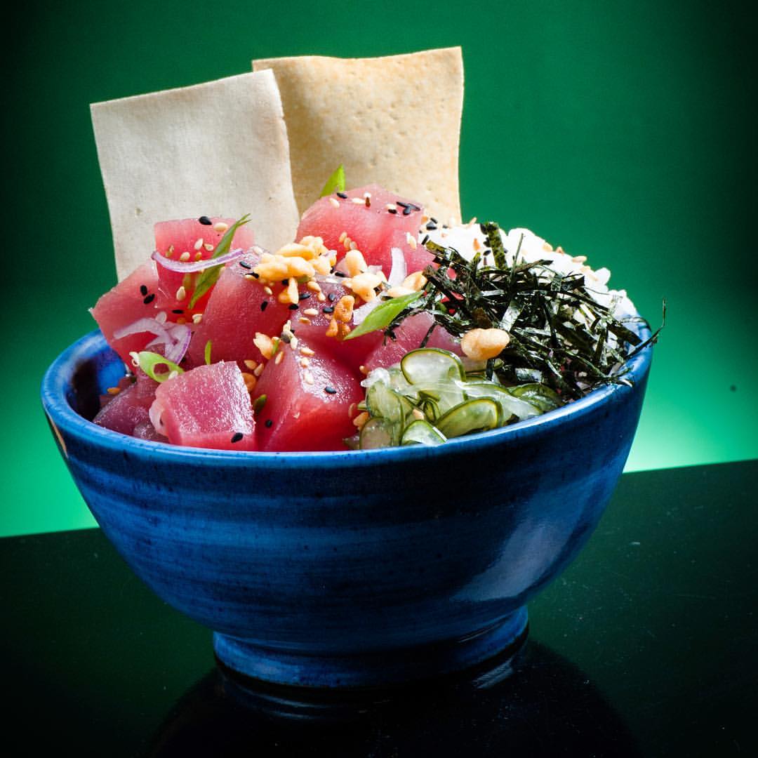 Primeiro 'poke bar' de BH exalta prato típico da culinária havaiana