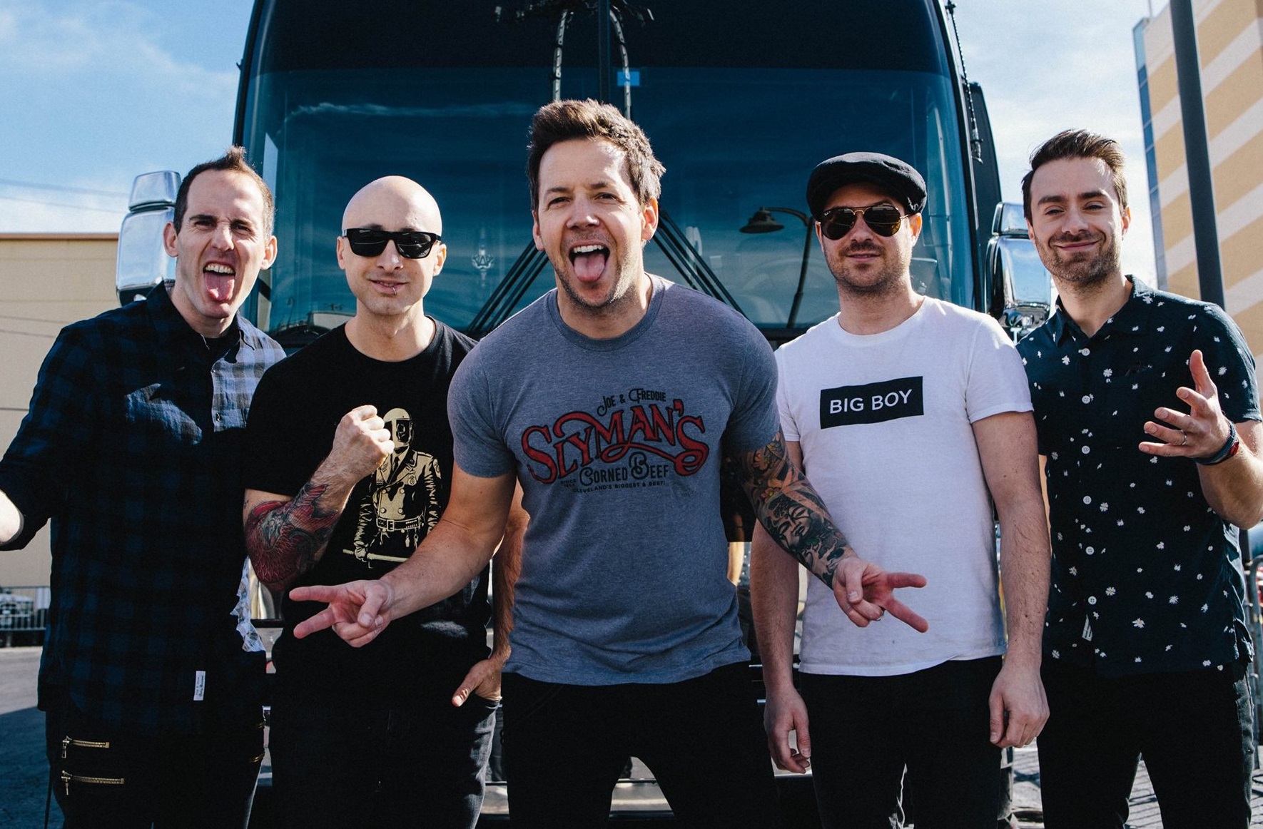 Simple Plan anuncia show em Uberlândia em turnê pelo Brasil
