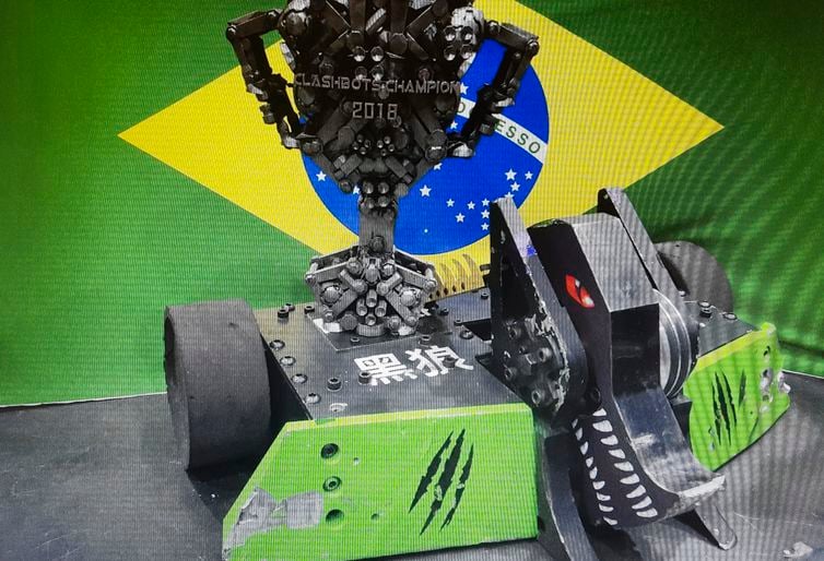 Brasileiros vencem campeonato internacional de lutas de robôs na China