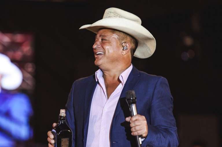 É hoje! Sertanejo Leonardo faz show DE GRAÇA no aniversário de Contagem