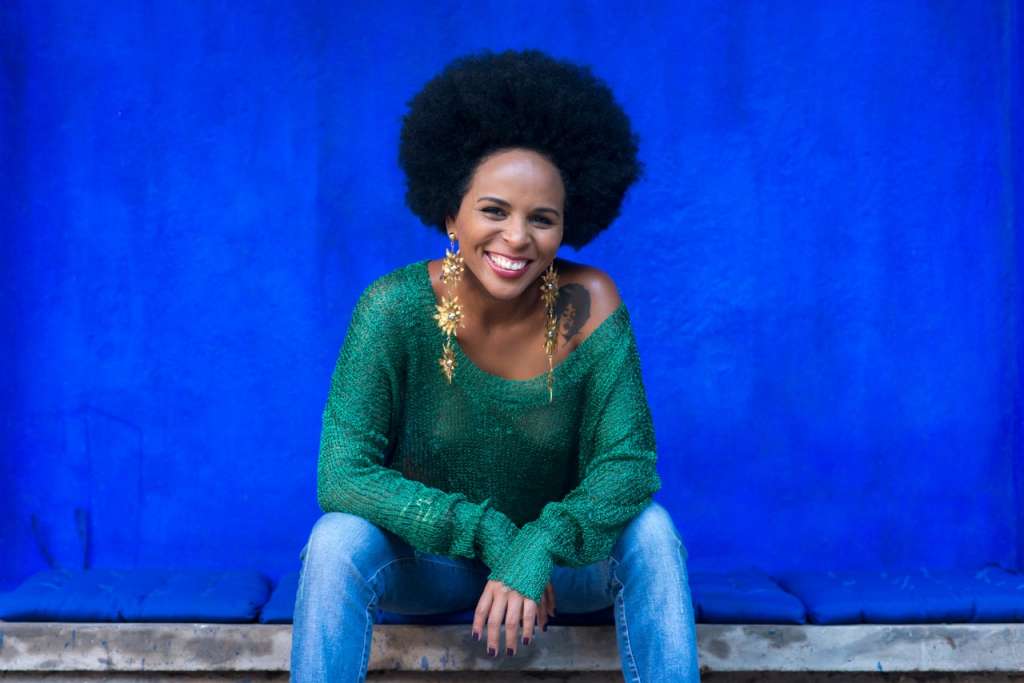 Vocalista do Lindo Bloco do Amor, Manu Dias lança hoje CD no Sesiminas