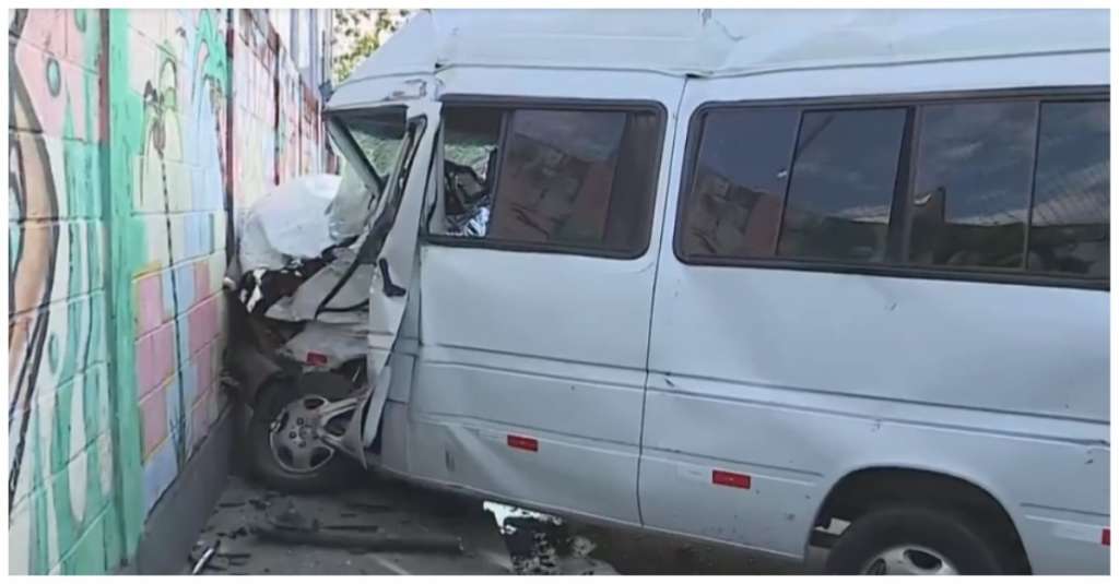 Acidente com van clandestina deixa um morto e três feridos em BH