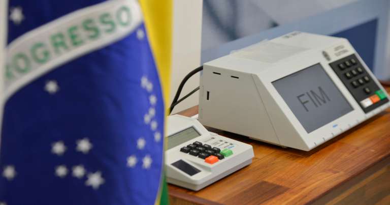 Eleições 2026: Veja como transferir o título de eleitor