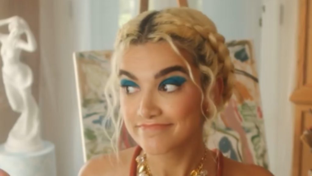 Manu Gavassi anuncia vaga de estágio com salário de R$ 35 mil