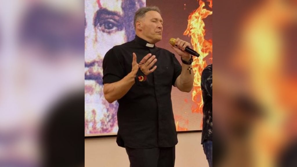 Hóstia de Whey? ‘Shape’ de Pe. Marcelo Rossi impressiona a internet