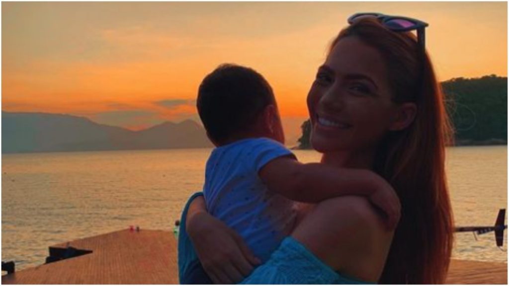 Sarah Poncio quebra silêncio após perder guarda de bebê adotado