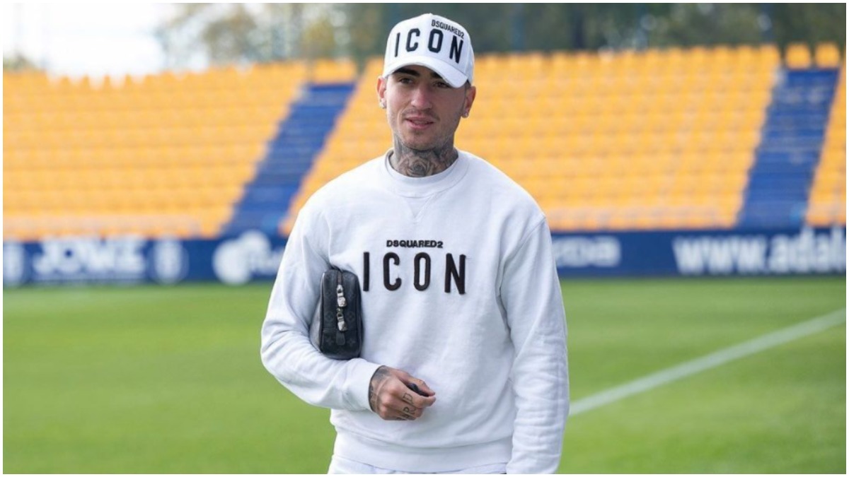 Raúl Asencio posta vídeo dirigindo e tem contrato rescindido pelo clube