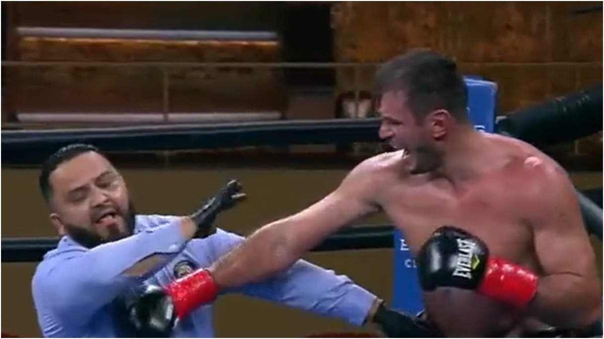 Boxeador se revolta com fim 'precoce' de luta e dá soco em árbitro