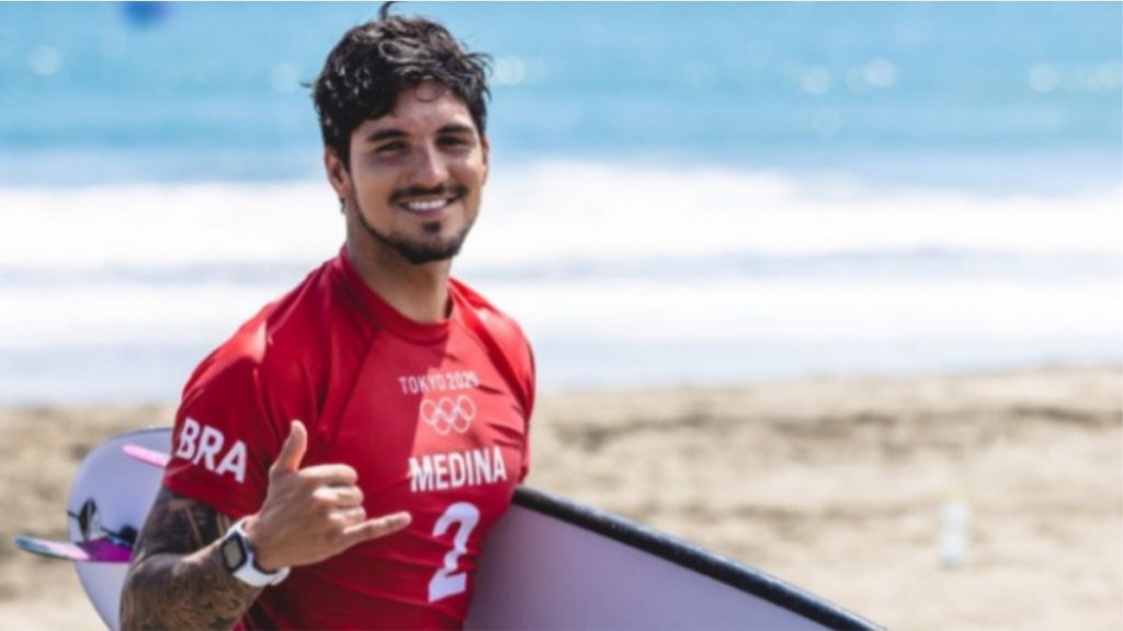 Gabriel Medina faz nota histórica no surfe e foto vira meme; confira