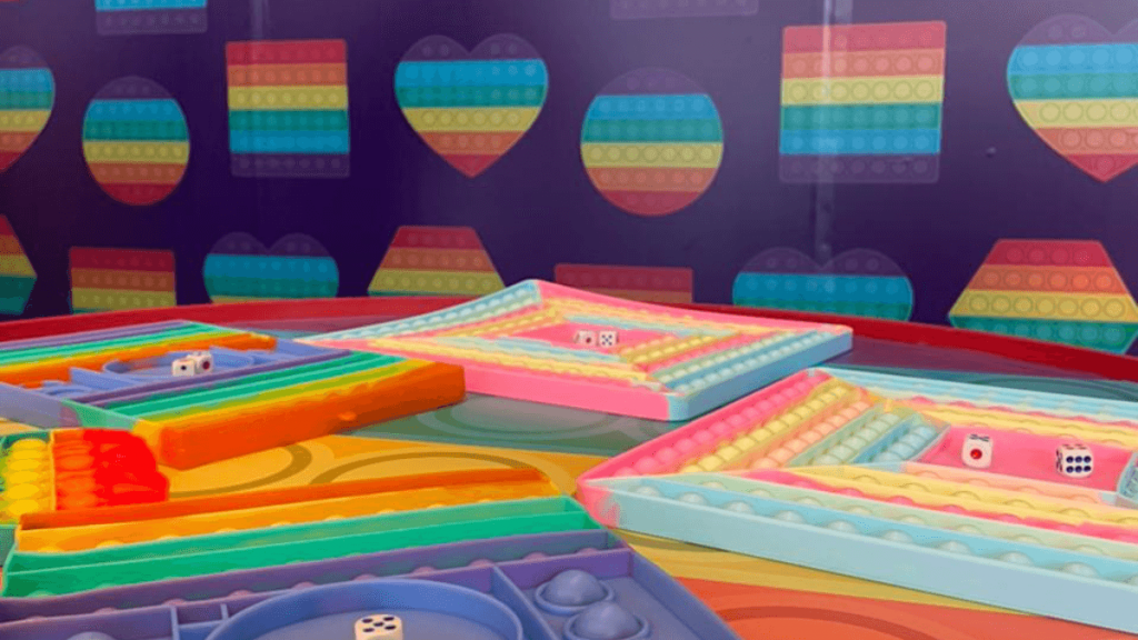 Shoppings em BH terão oficinas e games com Pop It para as crianças