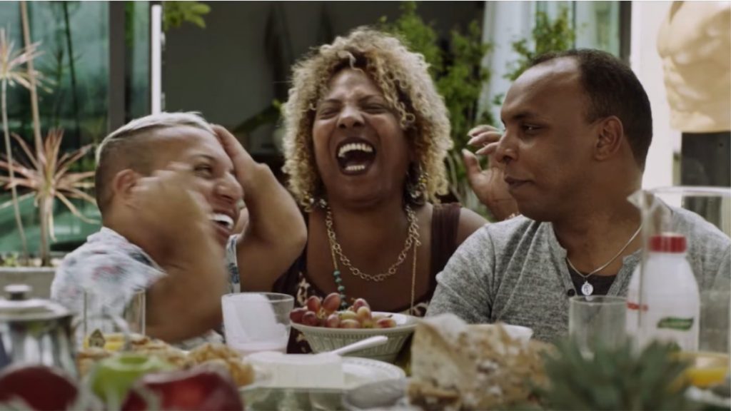 Cine Santa Tereza exibe o filme "Marte Um" em sessão com diretor