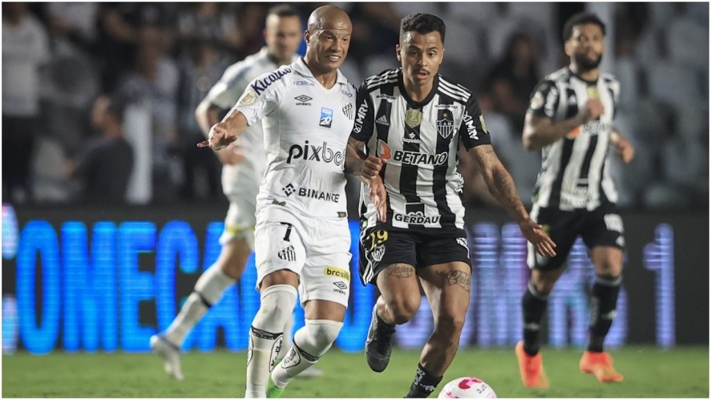 Galo vence Santos na Vila, quebra longo tabu e vence 2ª seguida