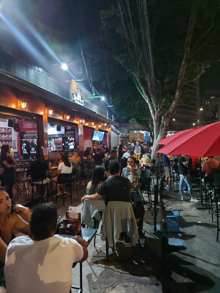 Alberto Cintra, conheça os bares da badalada rua de BH