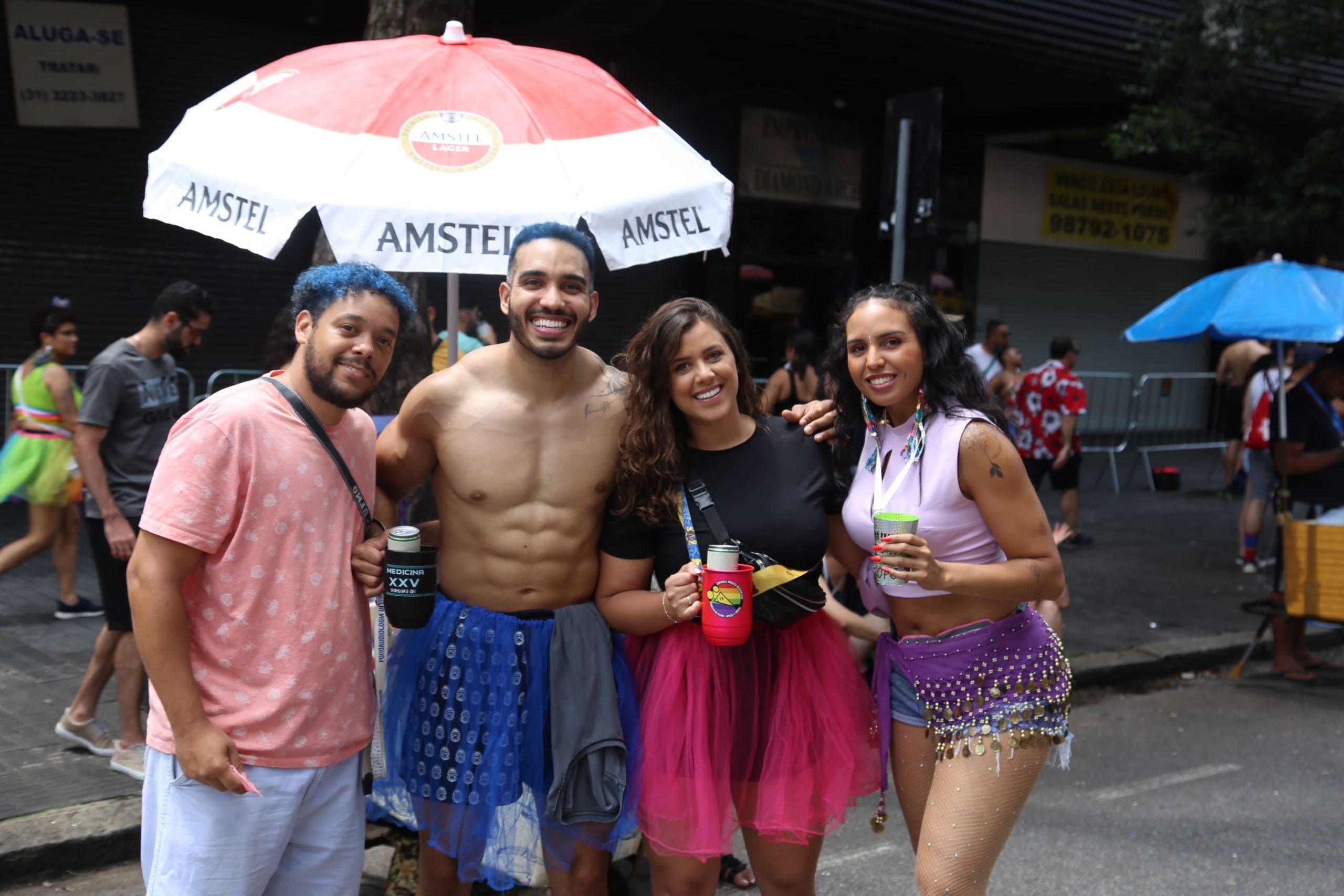 FOTOS: Bloco da Calixto faz cortejo para milhares na Savassi