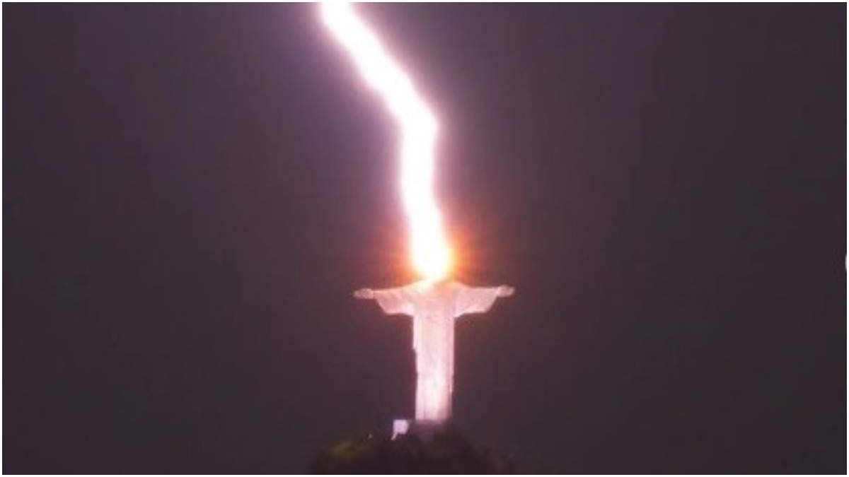 Cristo Redentor saiu intacto após ser atingido por raio