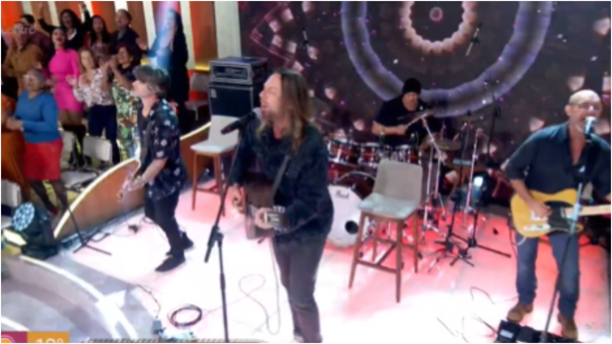 VÍDEO: Vinny surpreende ao surgir como vocalista do LS Jack