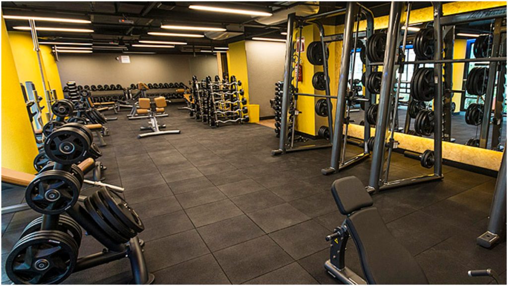 Procon multa Smart Fit em R$ 3,3 milhões por condutas abusivas