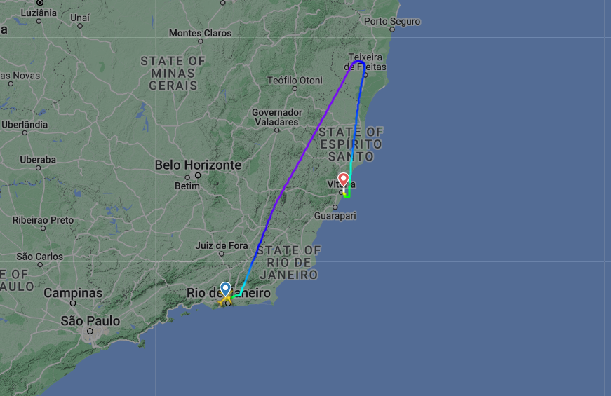 Avião faz pouso de emergência em Vitória após problema no motor