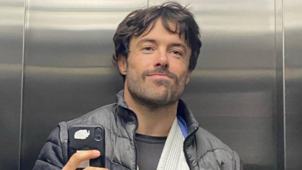 Ator Kayky Brito recebe alta hospitalar