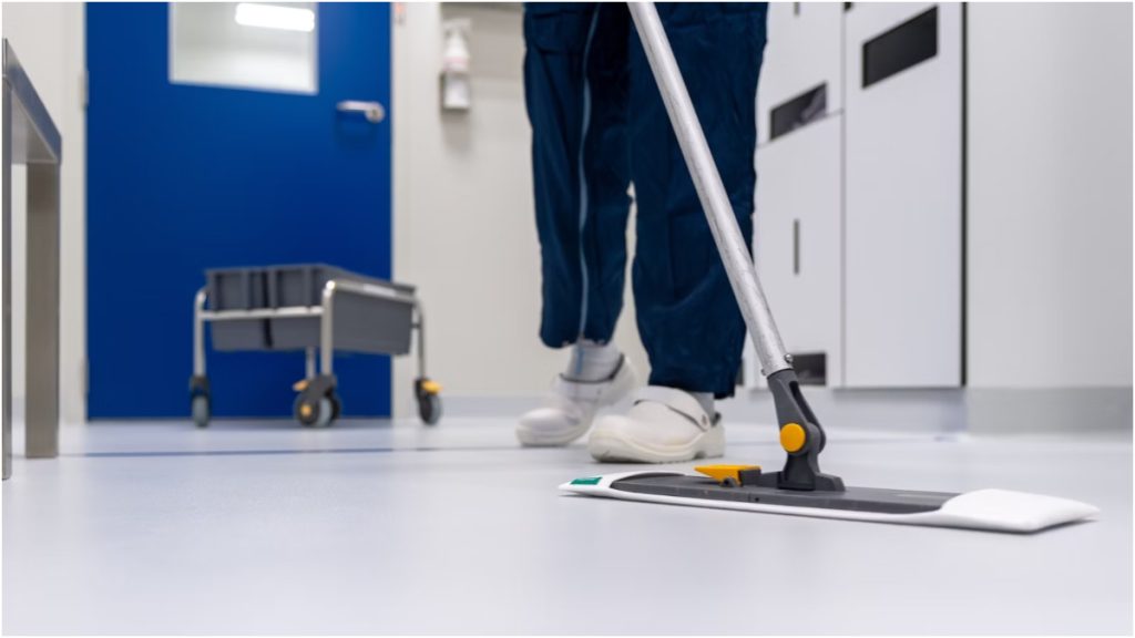 Servente de limpeza assediada pelo chefe será indenizada