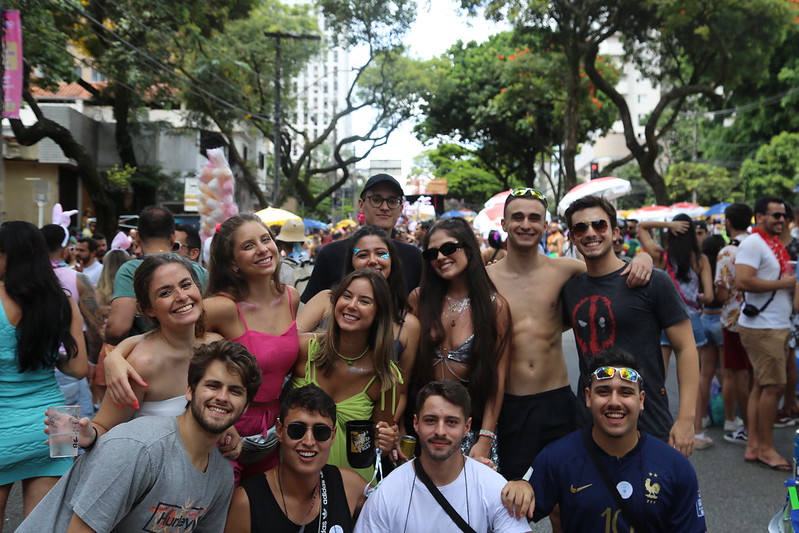 Bloco da Calixto: de Madonna a Marília, uma mistura de hits