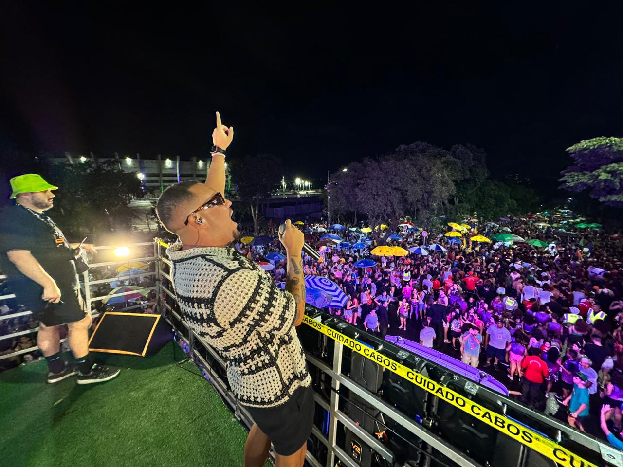 FOTOS: Arrastão do Hott ferve entorno do Mineirão nesta noite