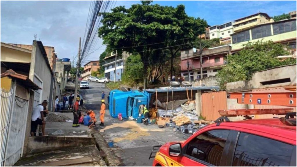 Caminhão desce rua desgovernado em Contagem