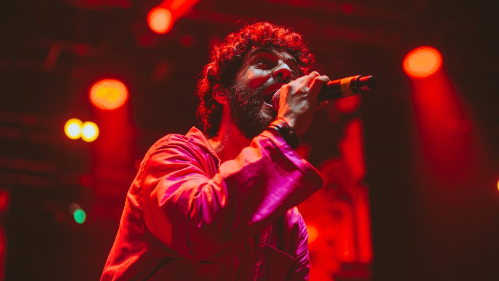 Diogo Defante apresenta show de música em BH neste sábado