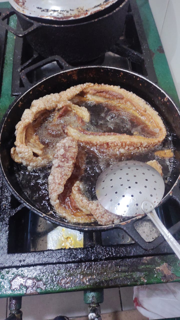 Bar na Grande BH tem torresmo de 2 m e self–service de cachaça