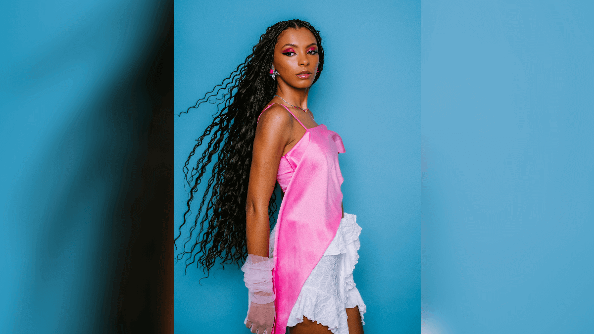 Artista pop da Grande BH, Anna Pêgo lança álbum 'Miragem'