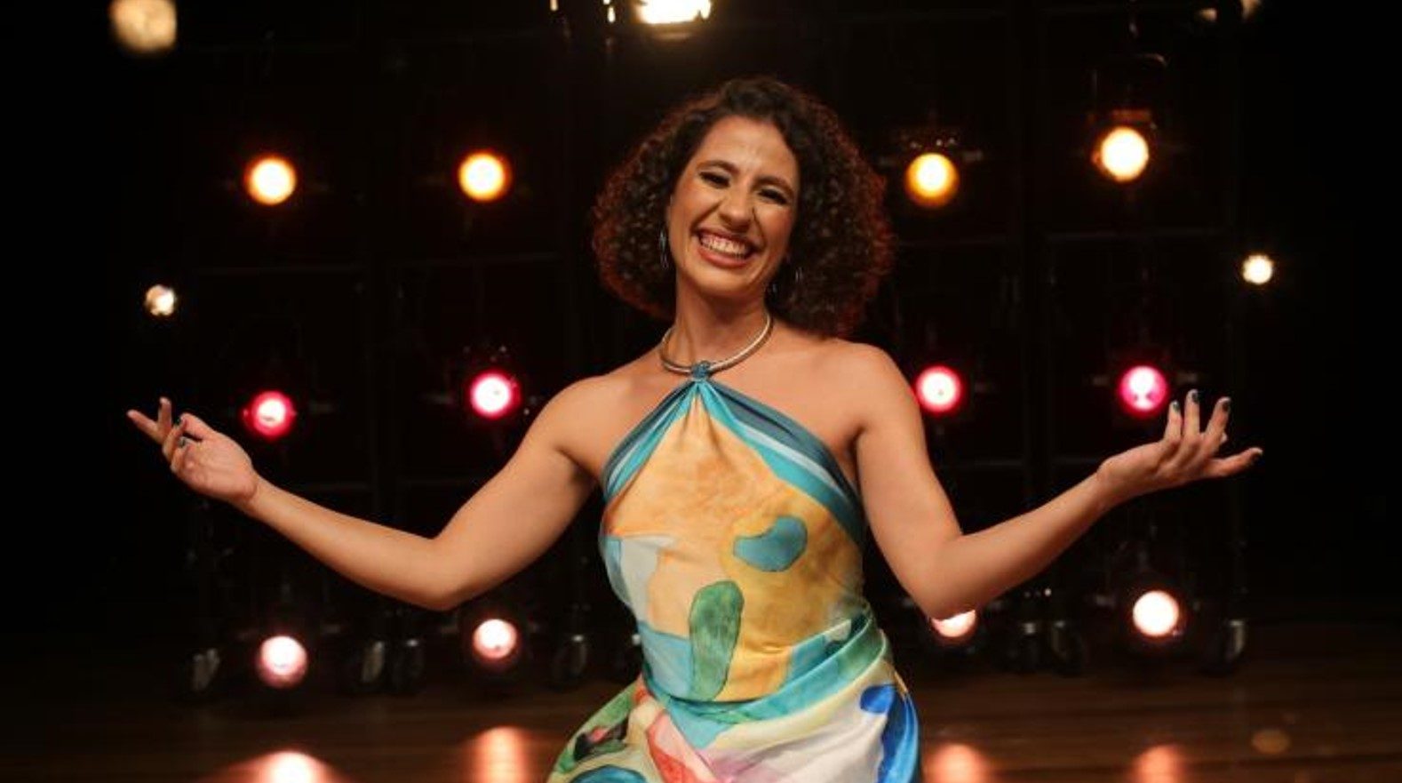Laura Souza apresenta show em homenagem à Clara Nunes em BH