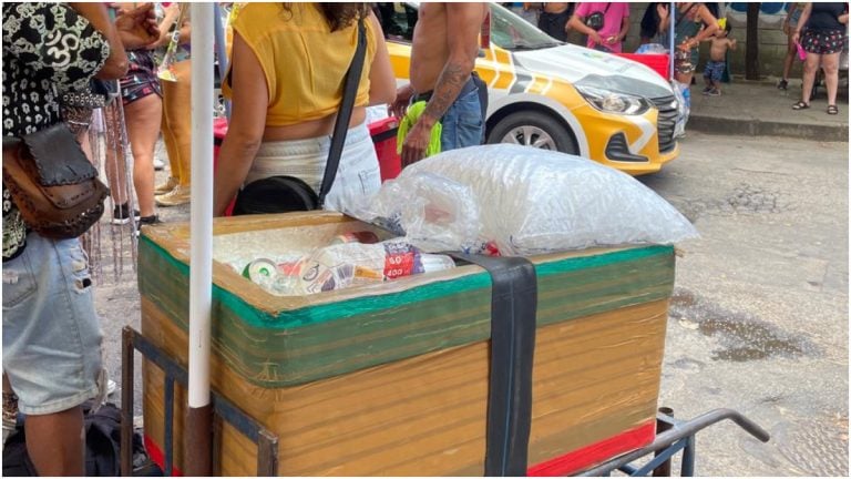 Veja valor médio das bebidas vendidas por ambulantes no Carnaval de BH