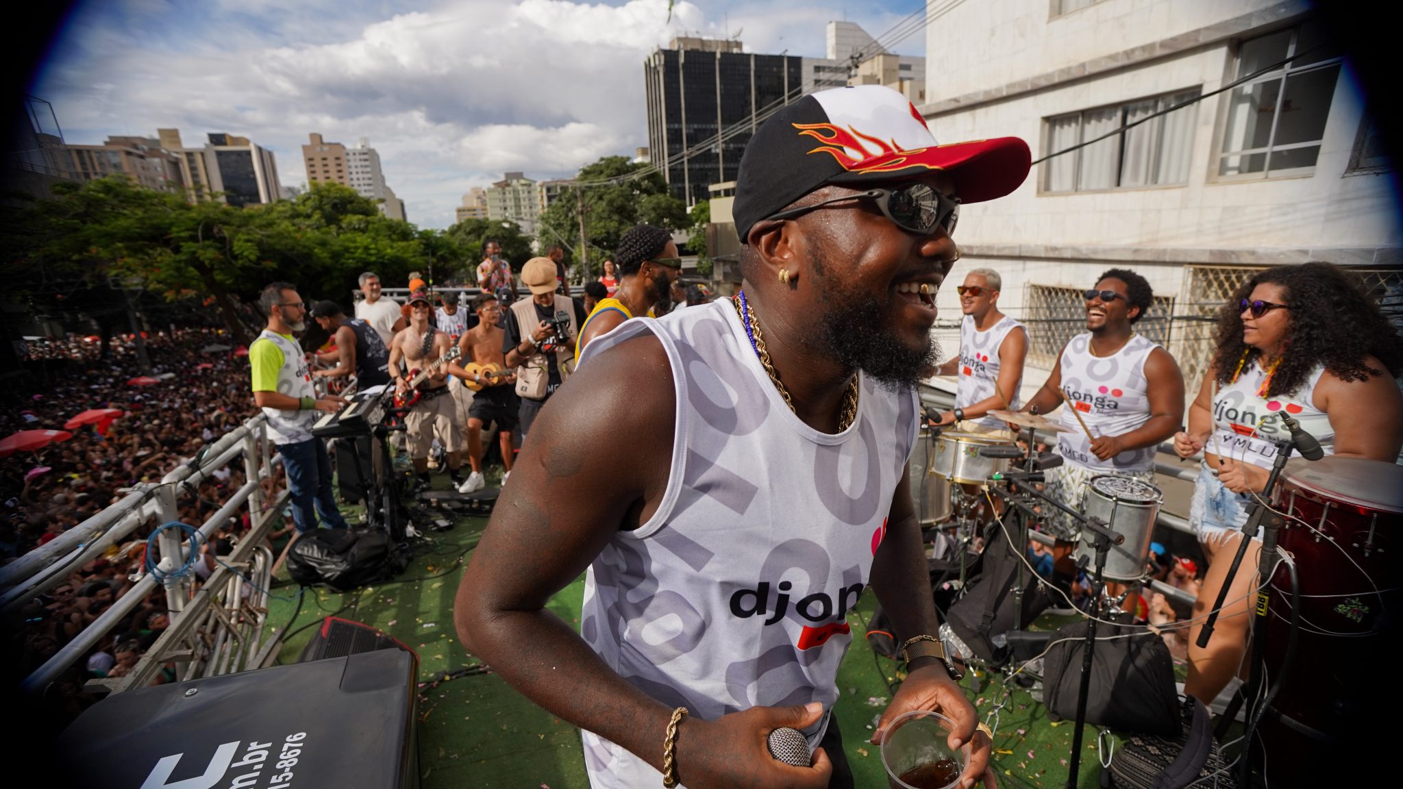 Com o lançamento de novo álbum, Djonga sorteará jantar com fã