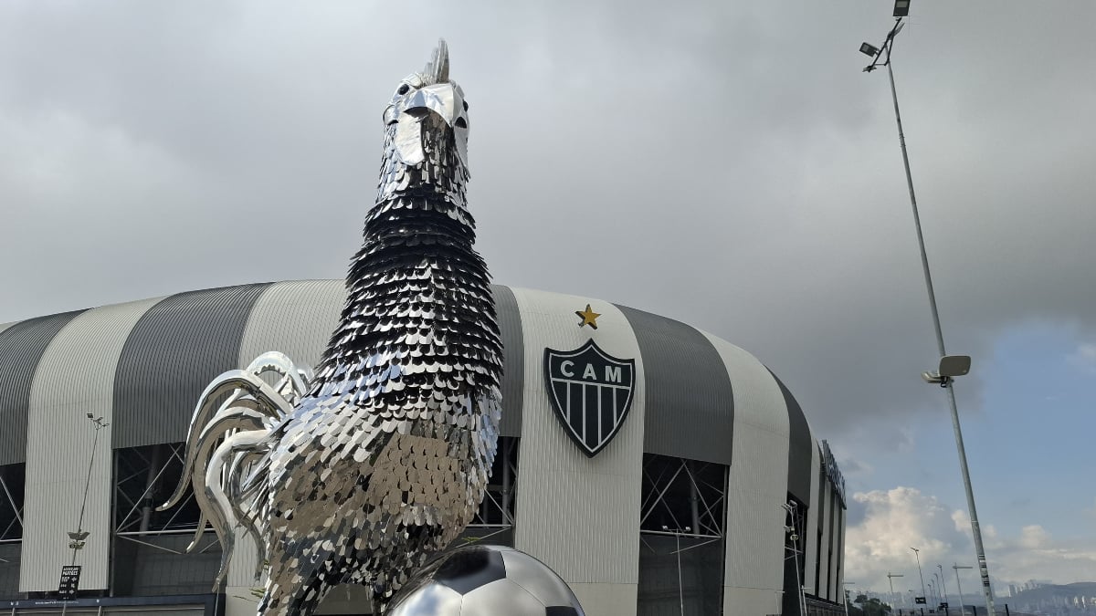 Galo gigante de inox é inagurado na Arena MRV, casa do Atlético