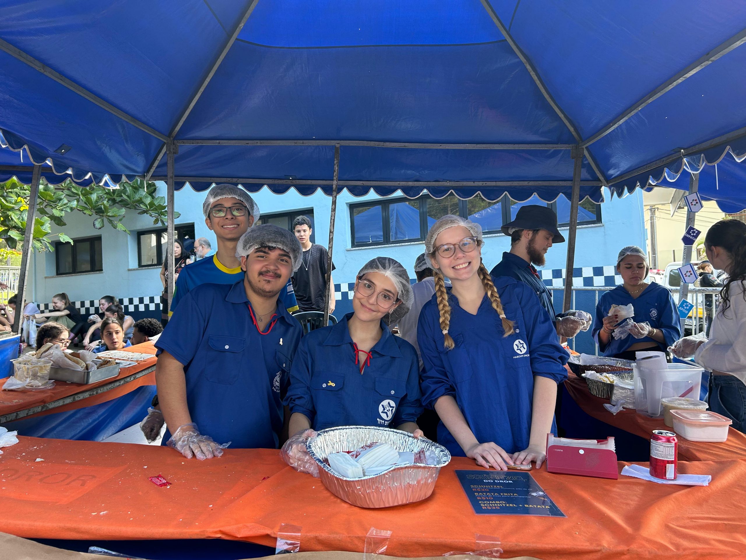 Festa de Israel reúne comunidade judaica em praça de BH