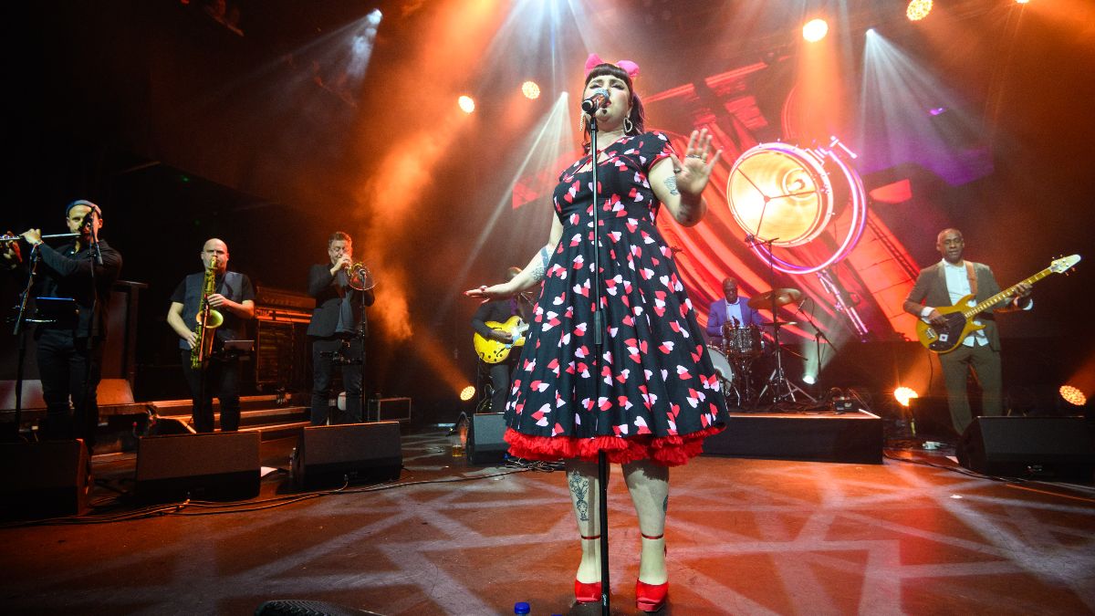 Banda de Amy Winehouse faz show inédito em BH neste domingo