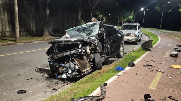 Batida entre dois carros mata uma pessoa na Pampulha, em BH