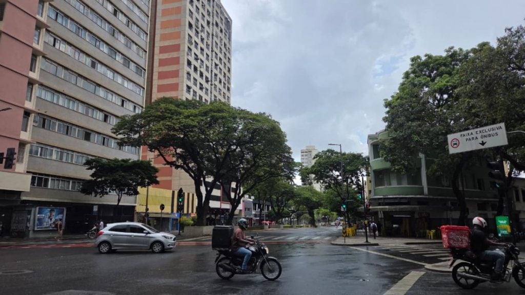 Belo Horizonte está sob alerta de pancadas de chuva até domingo