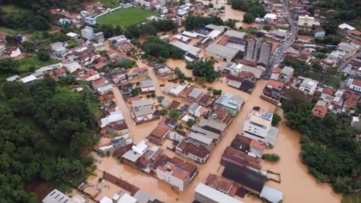 Imagens de drone mostra Senador Firmino totalmente alagada