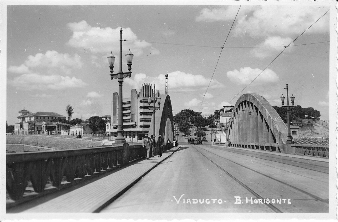 Um viaduto, um poeta e um memorialista