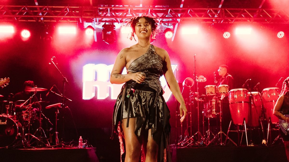 Melly apresenta último show da turnê 'Amaríssima' em BH